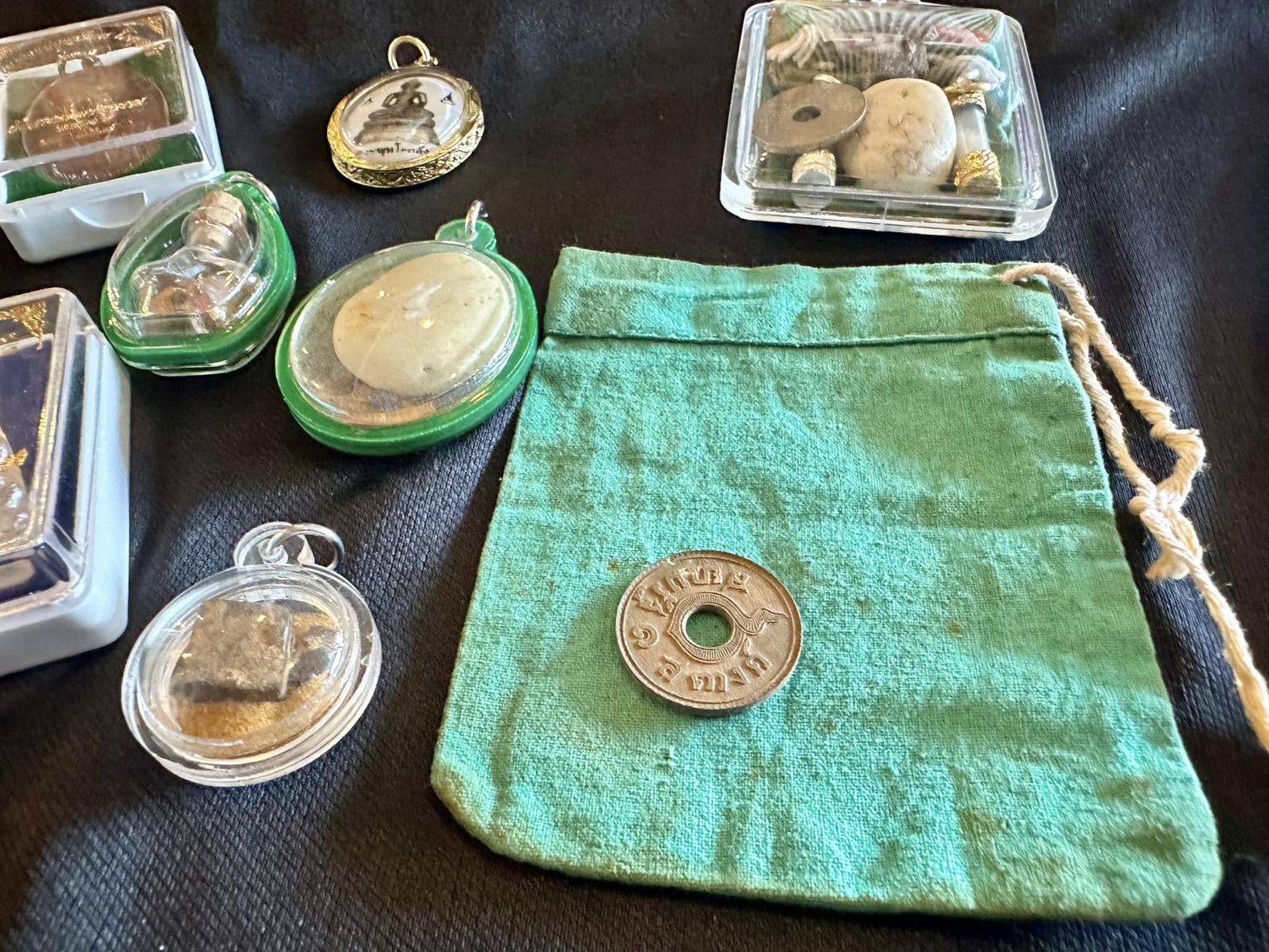 包包與圖片：Boonruen 媽媽 - 泰國護身符與魅力訊息中心